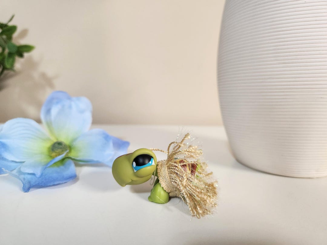 Littlest Pet Shop HAWAIIAN TURTLE #393 W/ Grass Skirt Authentic Hasbro ...