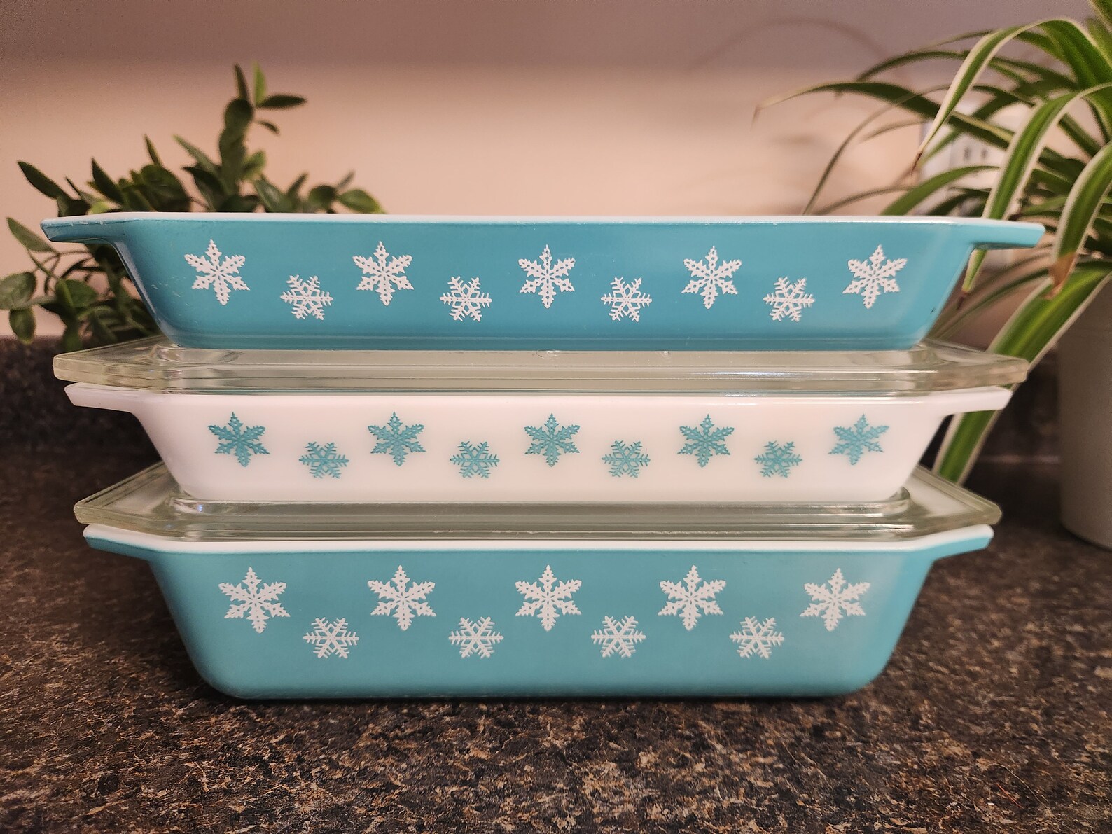 PYREX Turquoise on White Snowflake Space Saver Baking Dish Lid ...
