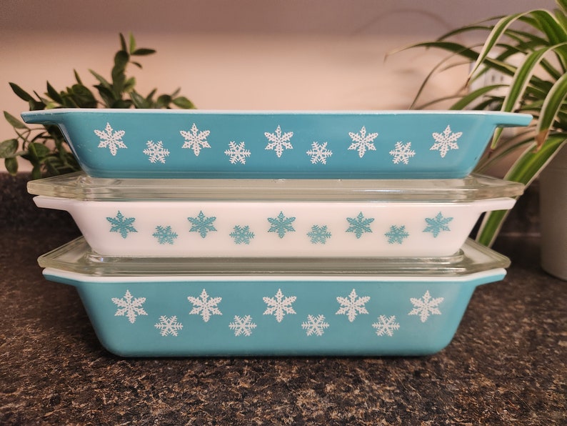 PYREX Turquoise on White Snowflake Space Saver Baking Dish Lid ...