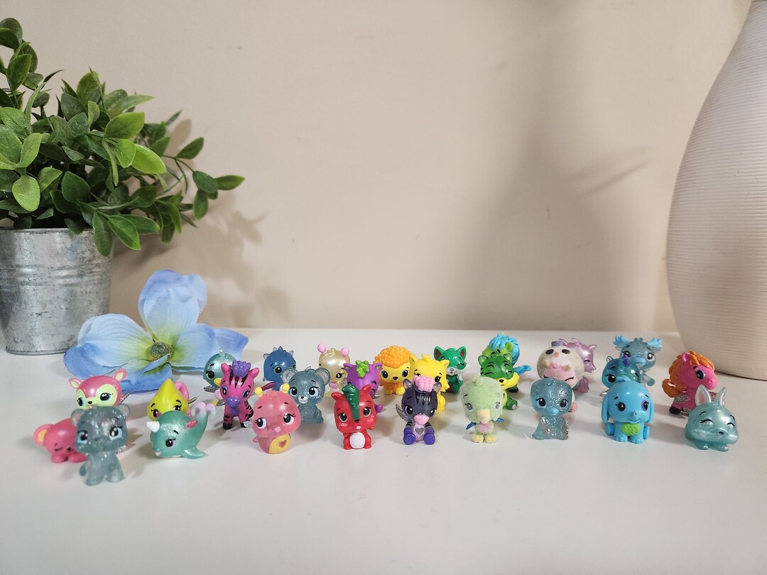 Hatchimals Colleggtibles Mini Figures Glitter Wings Lot of 28 ...