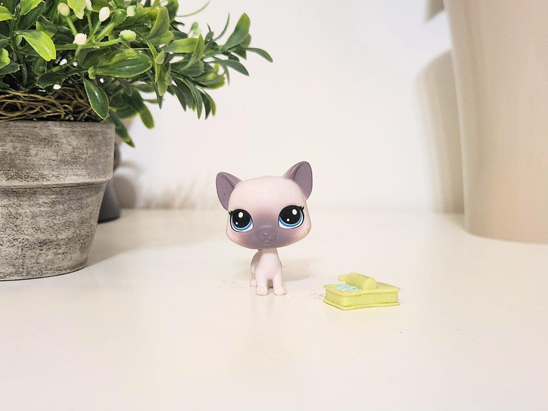 LPS #70 Shorthair Siamese Cat Plumella Crowne W/ Fish Food Accessory ...