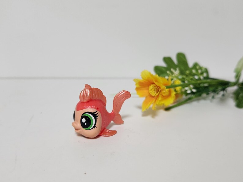 Littlest Pet Shop #292 Goldfish Coraline Swimtail Shimmer Miniature ...