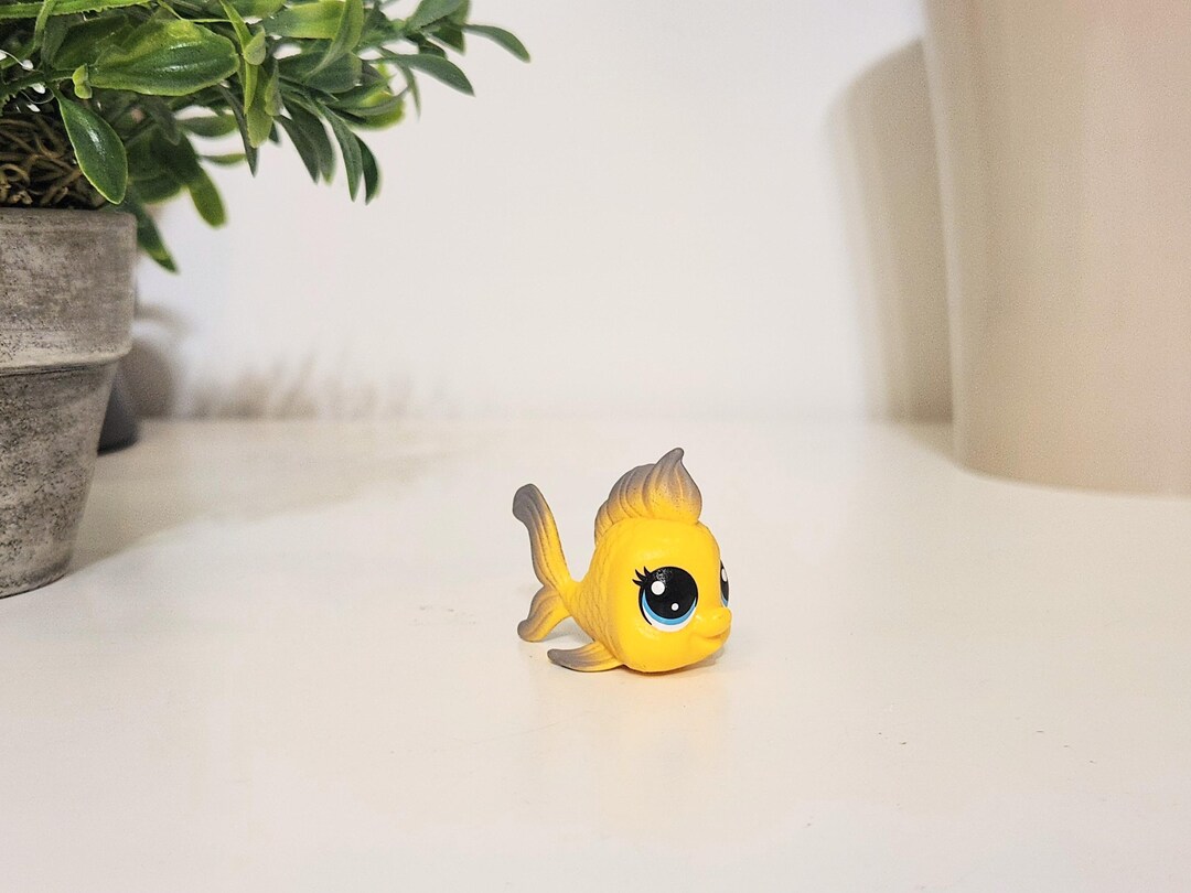 LPS Yuki Goldfin Fish #3-51 Yellow W Grey Fins - Littlest Pet Shop ...