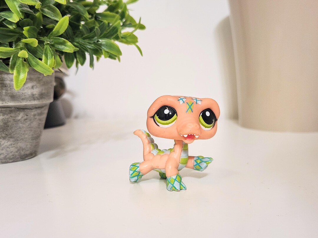 Rare LPS #1853 Pink Alligator Green Eyes Littlest Pet Shop Peach Argyle ...