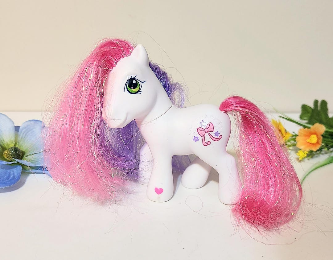 My Little Pony Cute Curtsey Carriage Crystal Princess Shimmer Bow ...