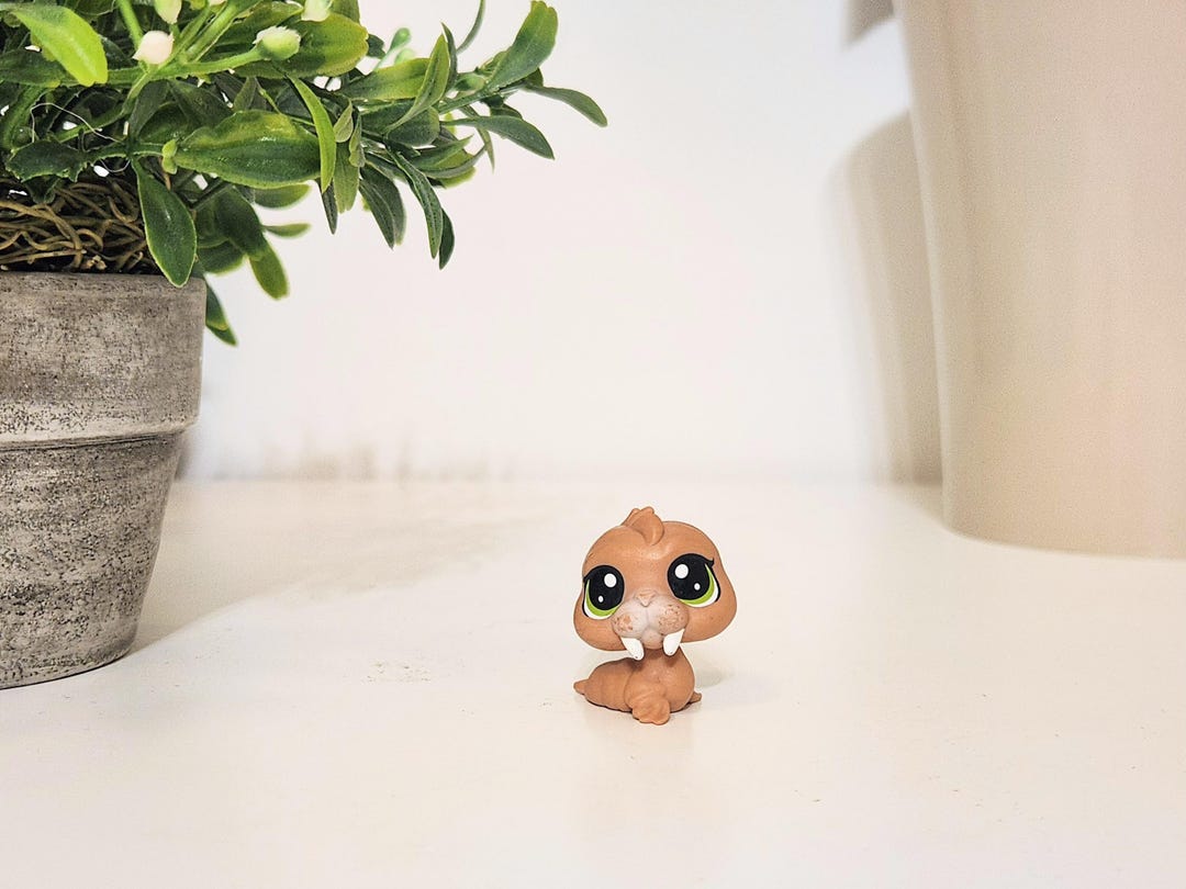 LPS Walrus Wally Walro #2-61 Brown W Green Eyes- Teeny Littlest Pet ...