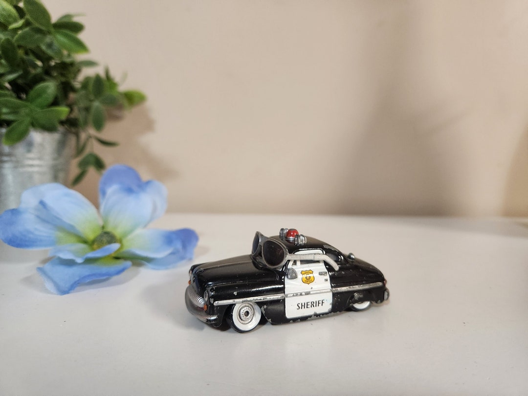 Disney Pixar Cars ROAD TRIP SHERIFF Tow Bar Mattel 155 Diecast Tokyo ...