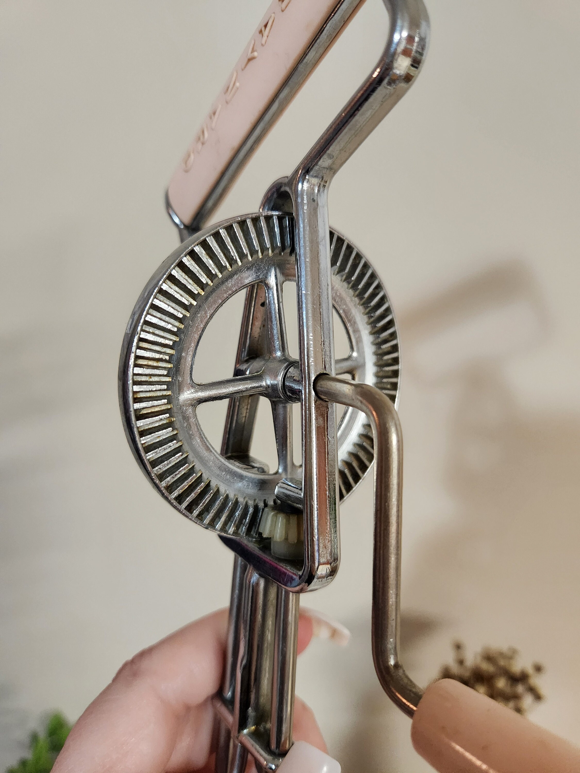 Rare Vintage 1950s Maynard Egg Beater Hand Mixer Kitchen Utensil Pink ...