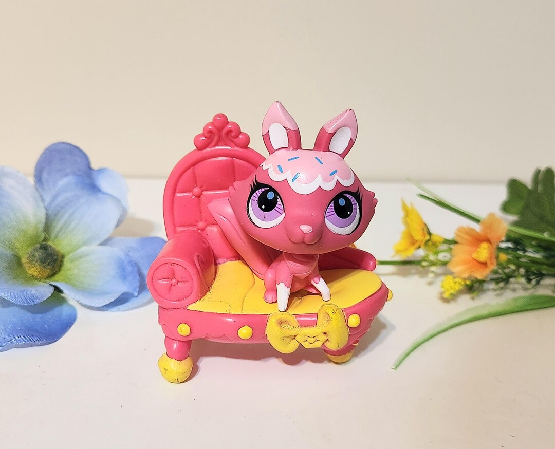 Littlest Pet Shop Sprinkles Fox #3000 W/ Pink & Yellow Chaise Loveseat ...