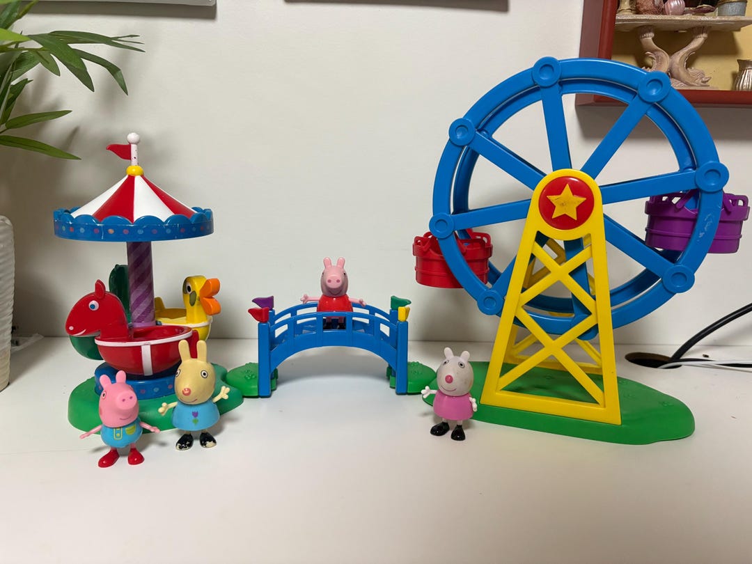 Peppa Pig Fair Playset Ferris Wheel, Merry Go Round, Bridge, 4 ...