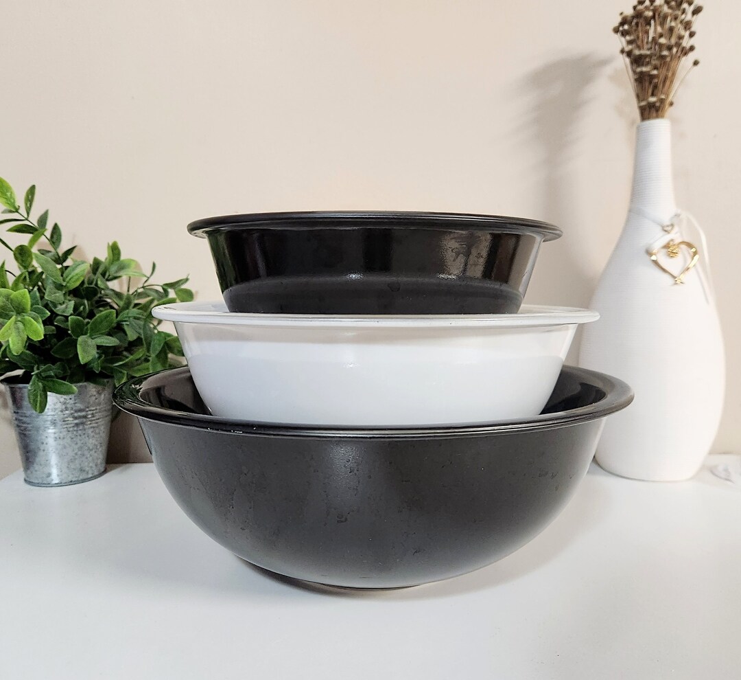 Vintage Pyrex Black and White Clear Bottom Mixing Bowl Set | Vintage ...