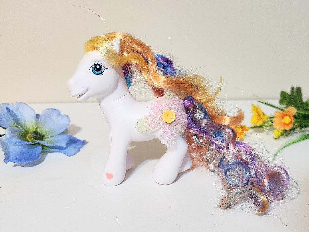 G3 My Little Pony Daffidazey Twist & Style Petal Parlor Crystal ...