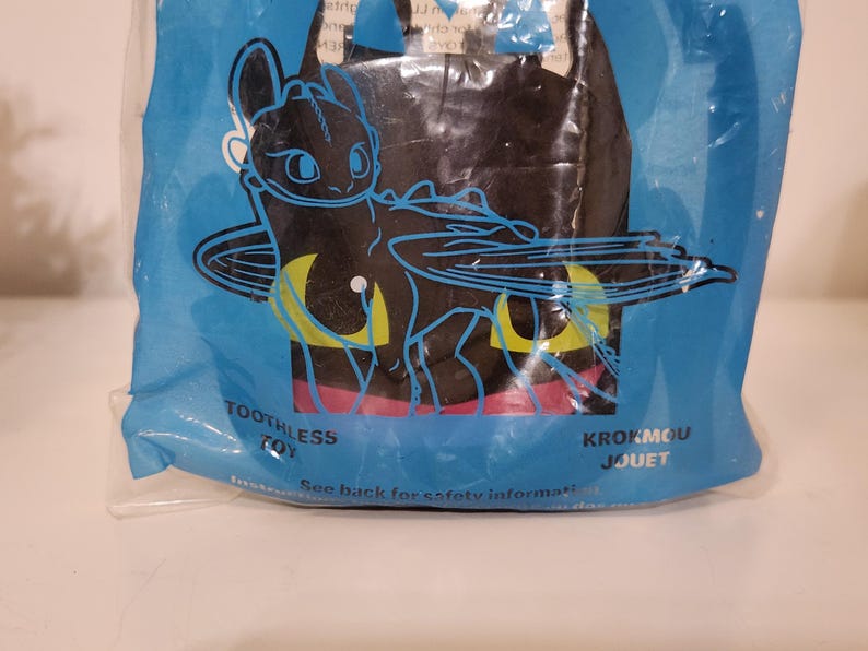 How to Train Your Dragon Toothless Collectible Mcdonalds Happy Meal ...