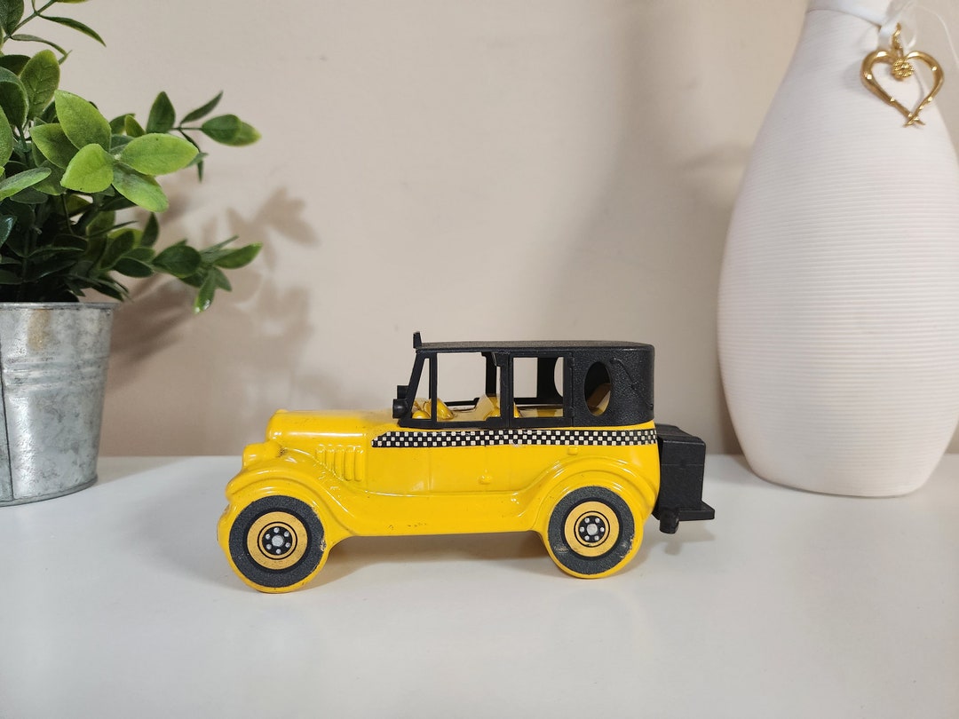 Vintage 1970s Avon 1926 Checker Cab Everest After Shave Yellow & Black ...