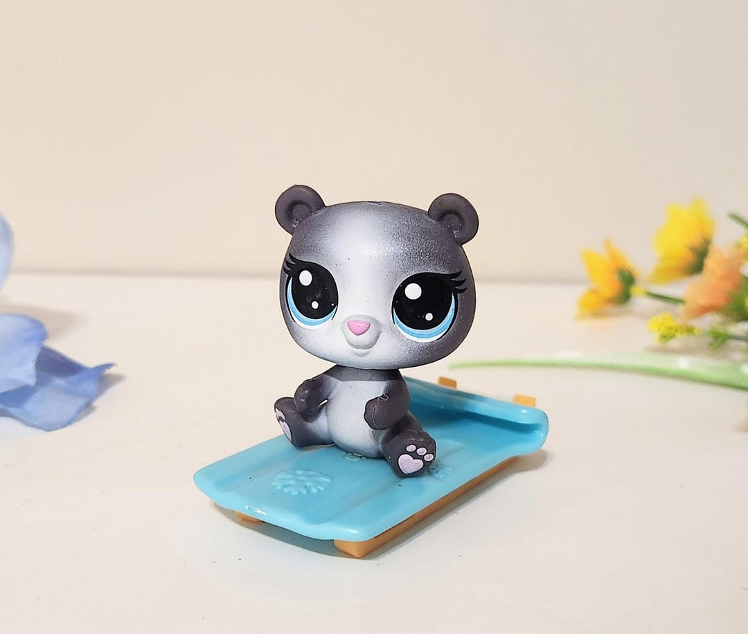Littlest Pet Shop Panda #110 Aila Rockingham W Blue Winter Sled/tabagan ...