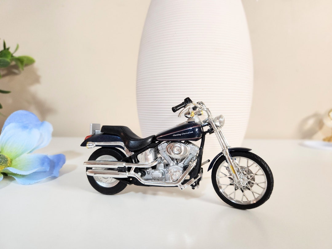 Vintage Harley Davidson FXSTD Softail Deuce Motorcycle 2002 Maisto ...