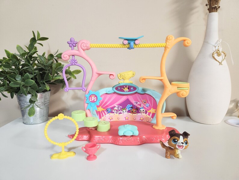 Rare Littlest Pet Shop Play Set Town Tricks Talent Stage With LPS ...