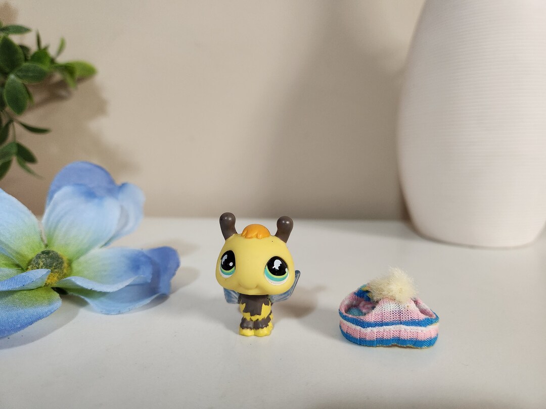 Littlest Pet Shop Bumble Bee With Hat Accessory / Clothing - Clear Blue ...