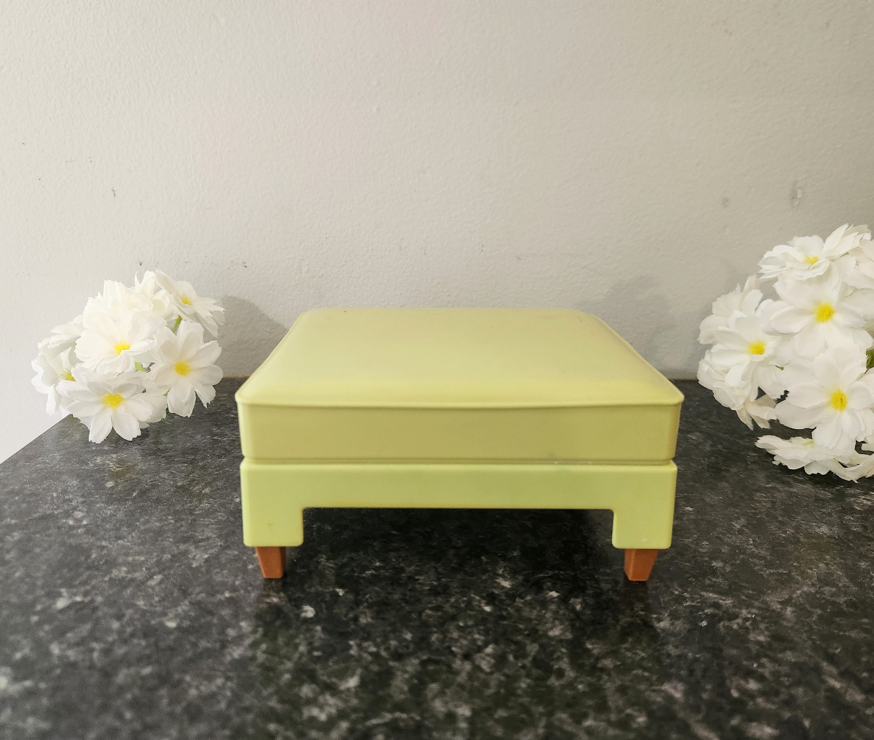 Vintage Barbie Totally Real House Green Chair and Ottoman Sofa Bed 2005 ...