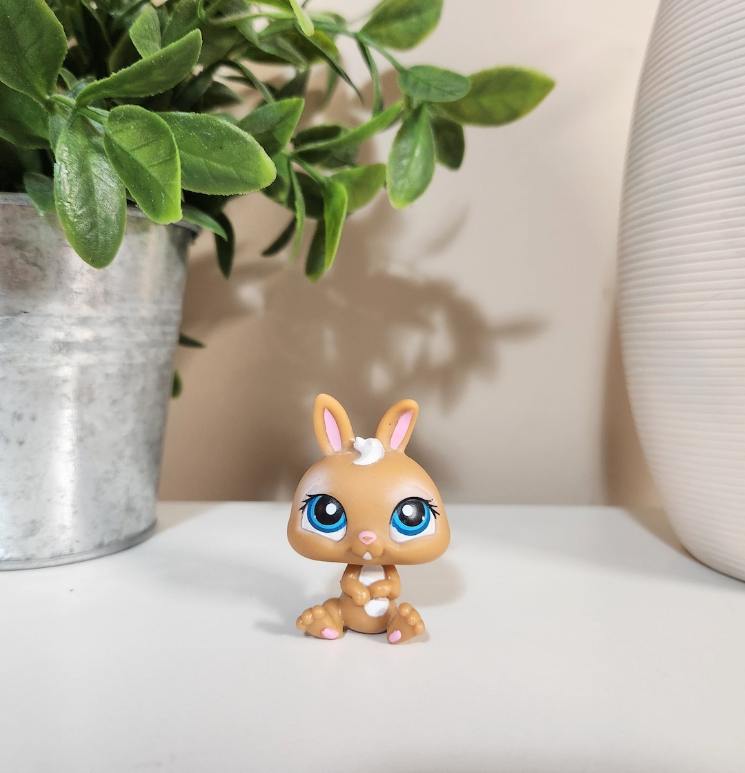 Littlest Pet Shop LPS #220 Brown Dwarf BUNNY RABBIT Blue Eyes White ...