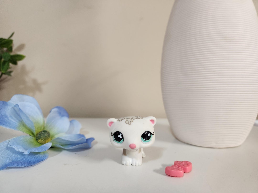 Littlest Pet Shop 579 Ferret White Gray Flowers Blue Green Eyes ...