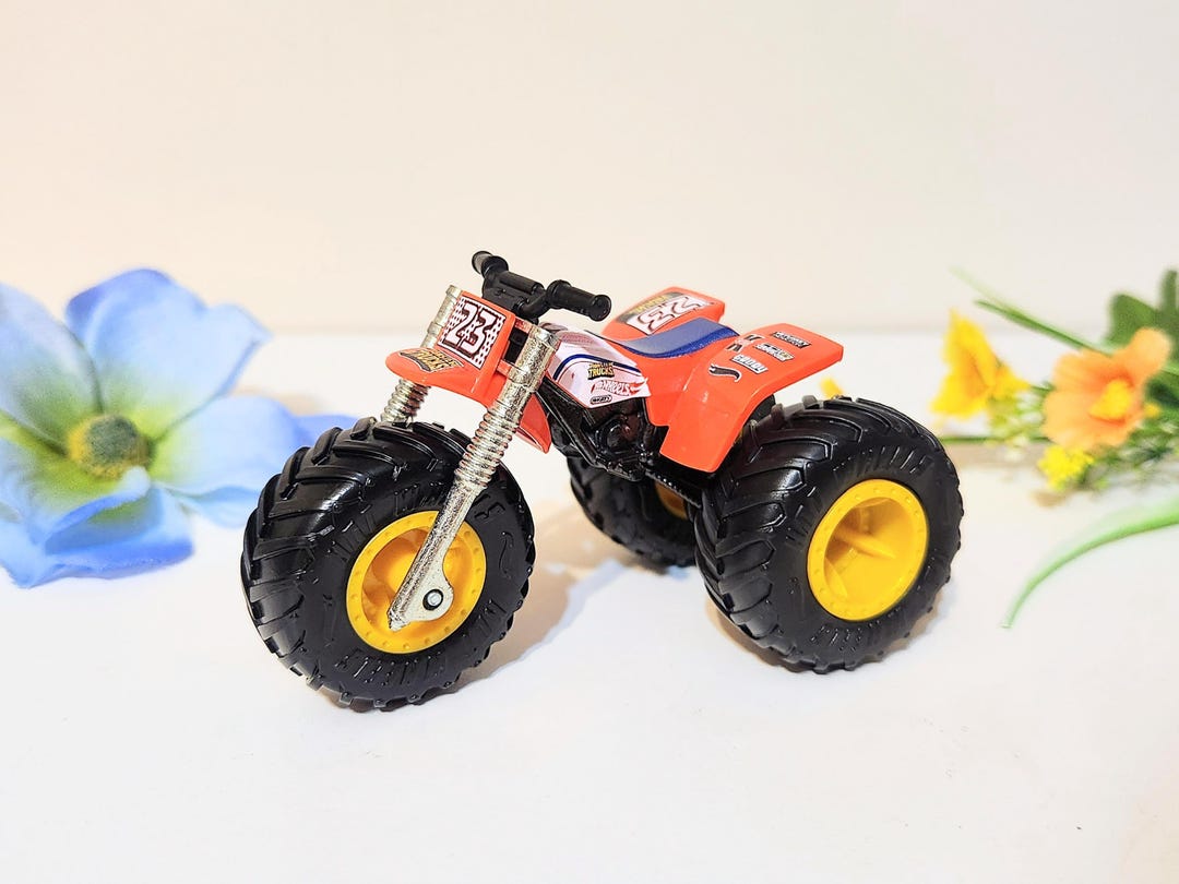 Hot Wheels Monster Trike Tri-to-crush-me 1:64 Collectible 3-wheeler ...
