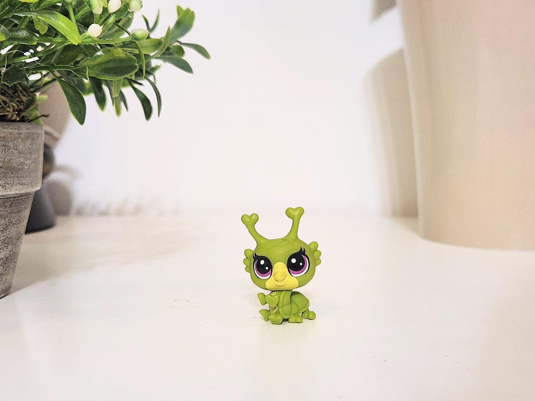 LPS Green Caterpillar BREELEY BUGGLES Pets in the City Teeny Littlest ...