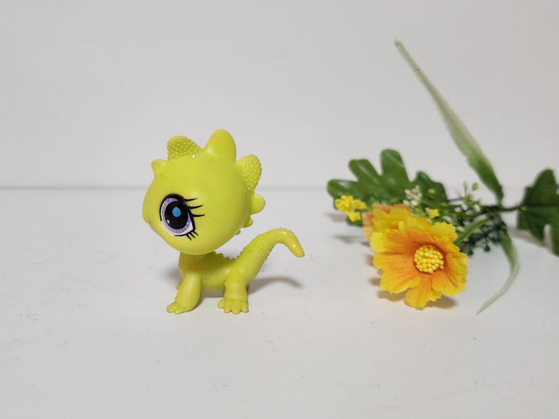 IGUANA #2781 Littlest Pet Shop Green Lizard Gecko Purple Eyes ...