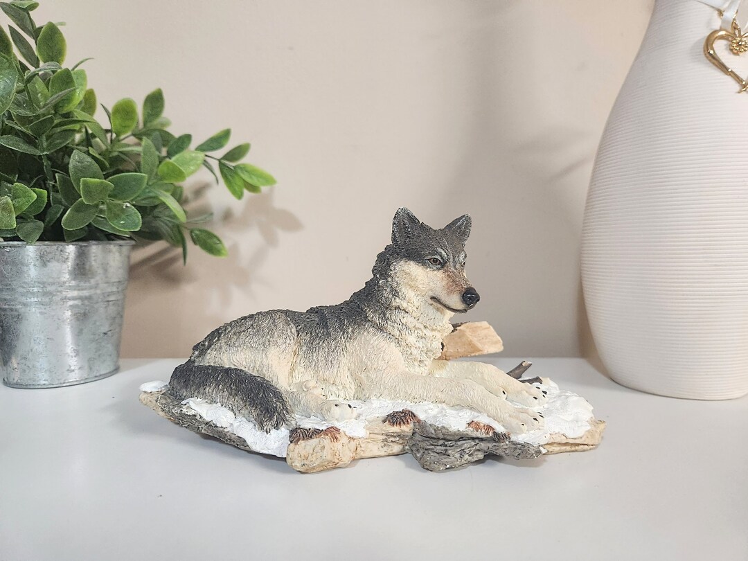 Grey Wolf Sculpture - Timber Wolf - Lying Wild Animal Wildlife Figurine ...