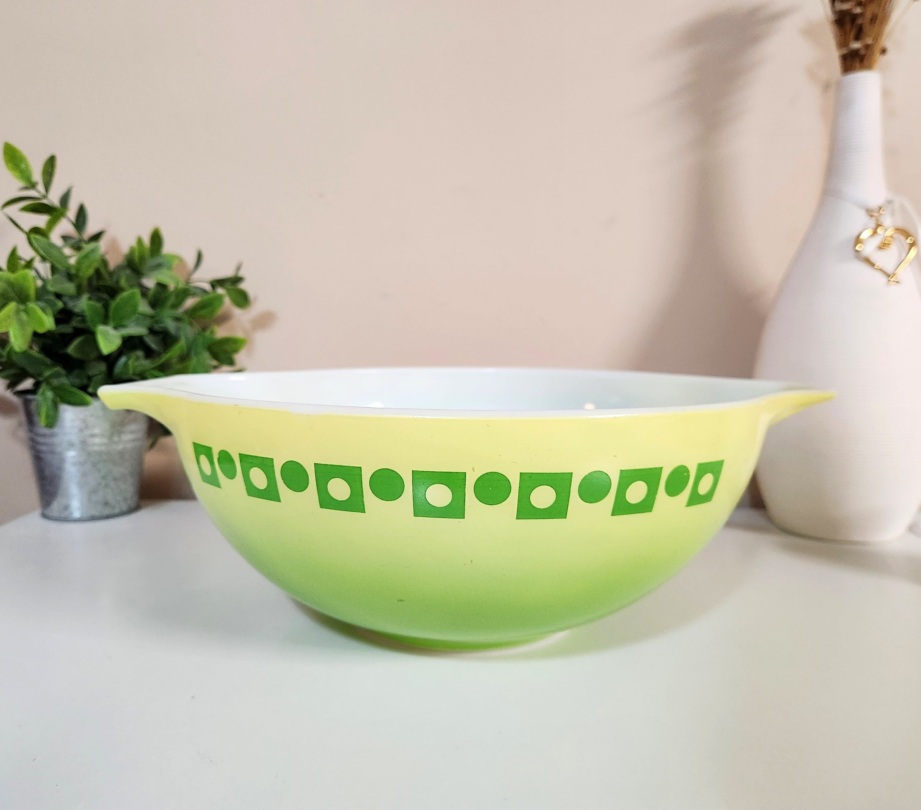 Vintage Pyrex Promotional Cinderella Green Dot & Square Large 4 Quart ...
