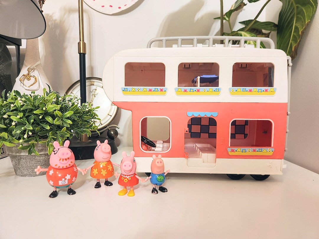 Peppa Pig Adventures Family Motorhome W/ Character Action Figures ...
