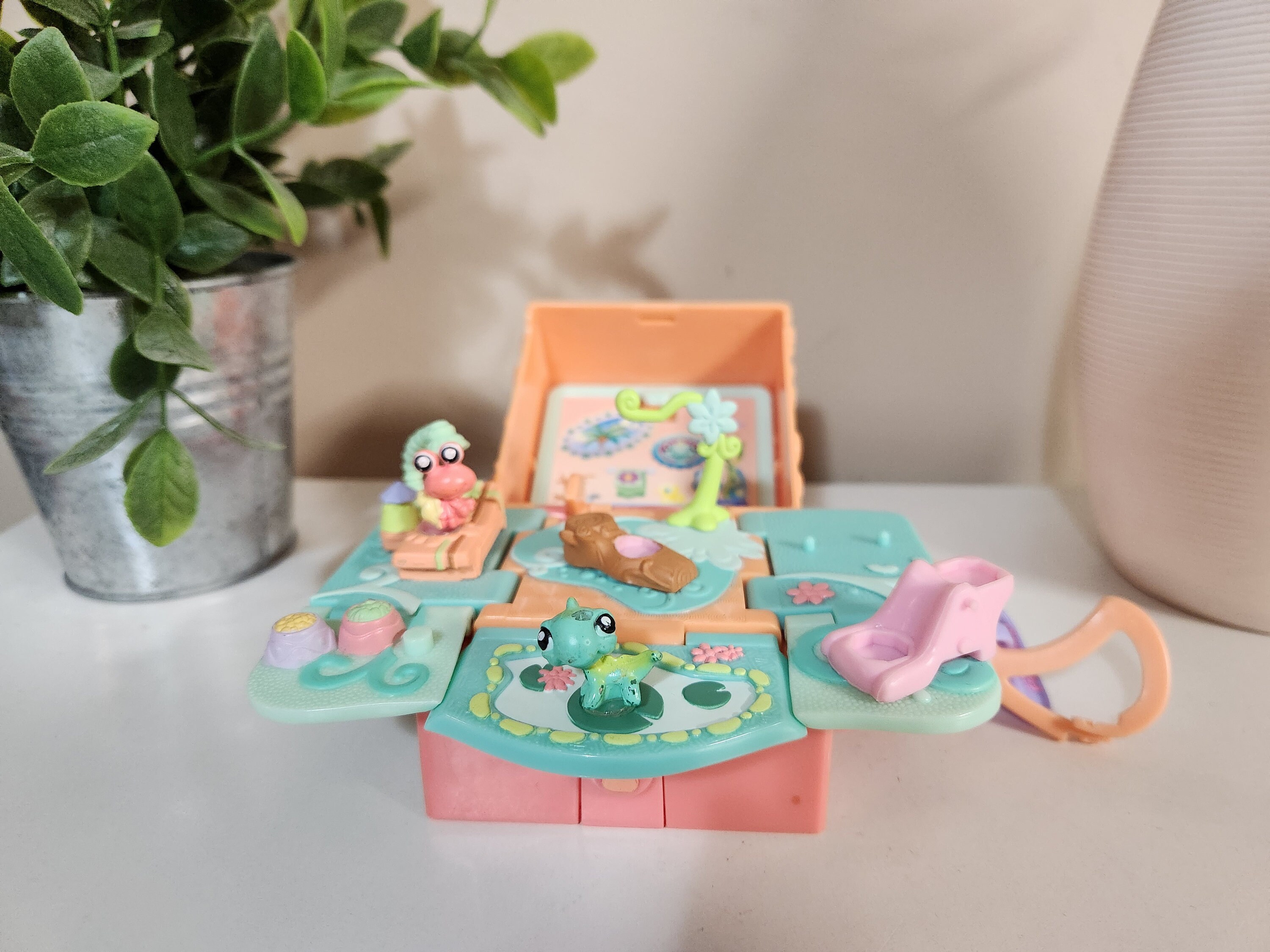 Littlest Pet Shop Teeniest Tiniest Mini Pop-up Playset pink With 2 ...