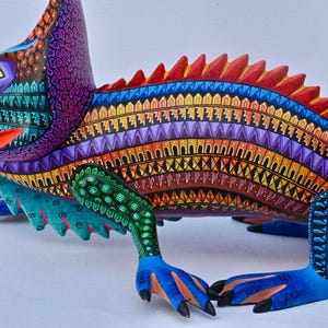 14" Intricate Made in Oaxaca Iguana Wood Carving Cool Alebrije Figurine ...