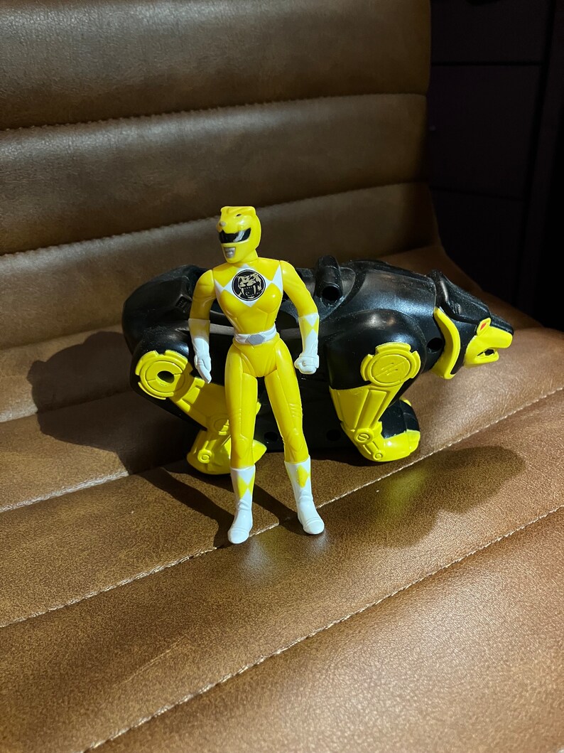 Yellow Mighty Morphin Power Ranger and Grizzly Ninjazord Vintage Toy ...
