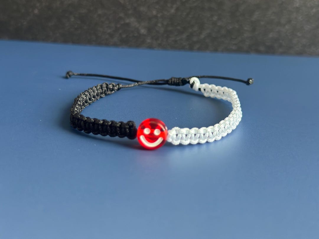 Black and White Smiley Macrame Bracelet - Etsy