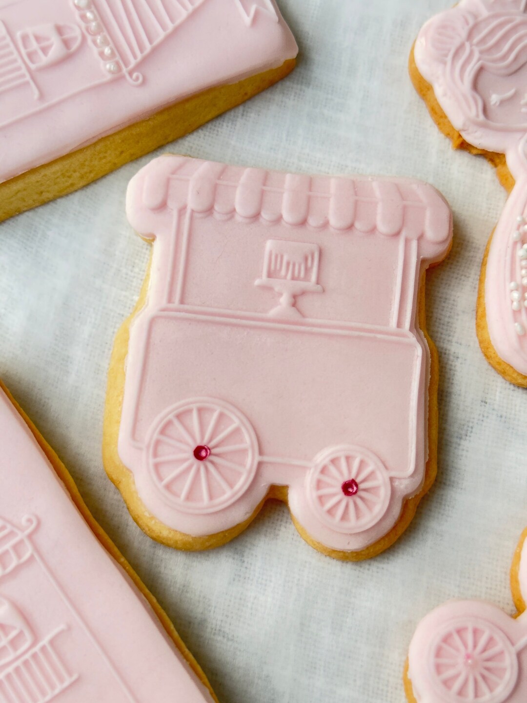 Personalized Girl's Birthday Theme Cookies minimum Order: 10 Cookies - Etsy