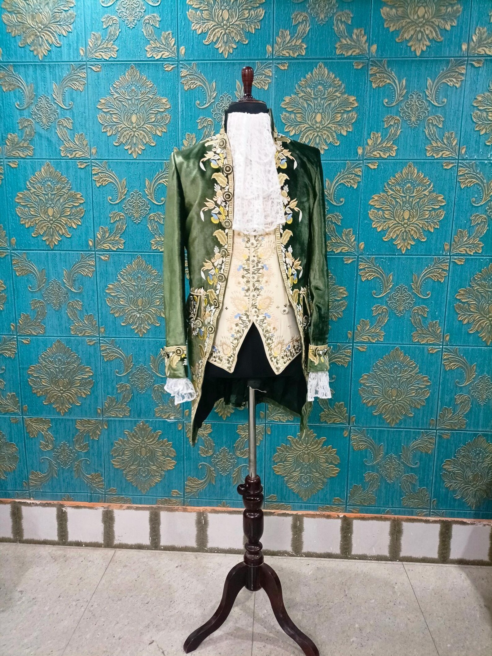 Men Bespoke 3pc Green French Nobleman Costume Fully Golden Embroidered ...