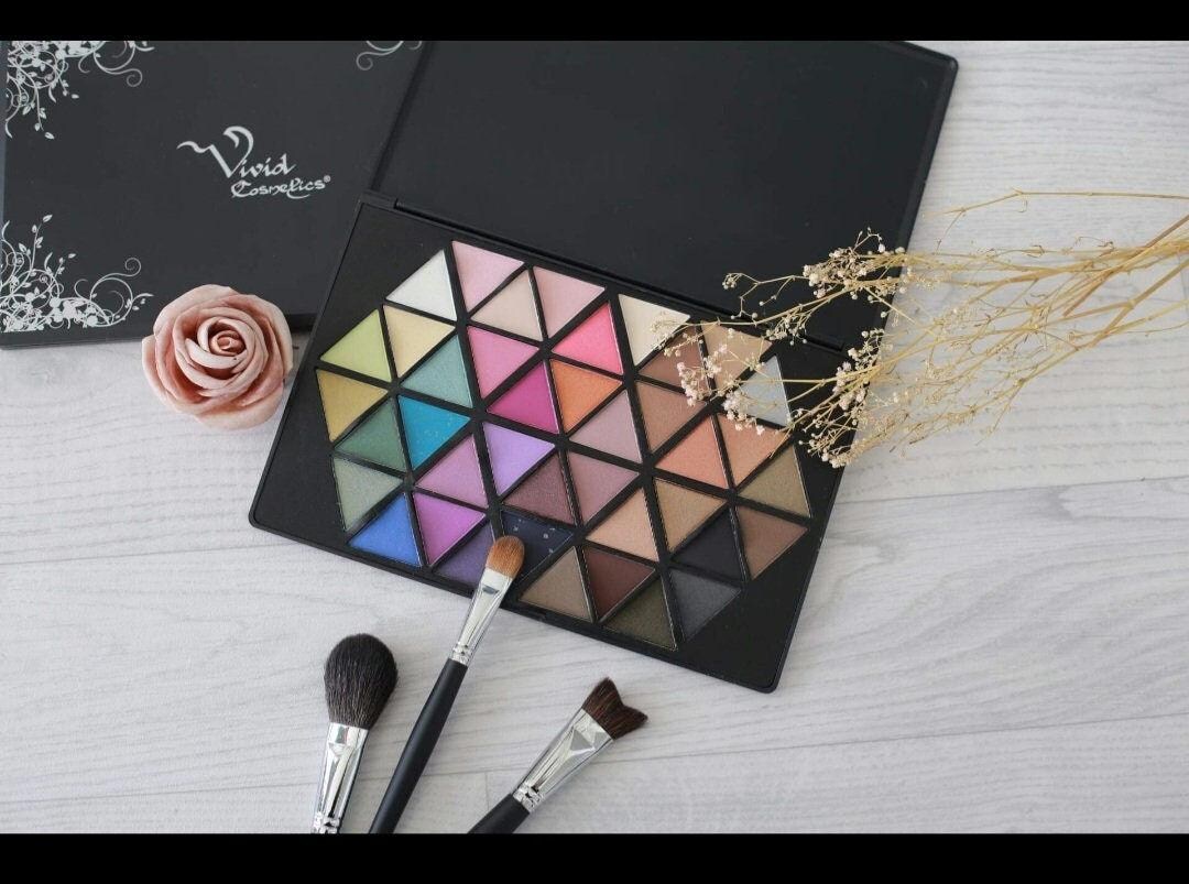 Vivid Cosmetics Professional Eyeshadow Palette Wet or Dry Use Like MAC ...