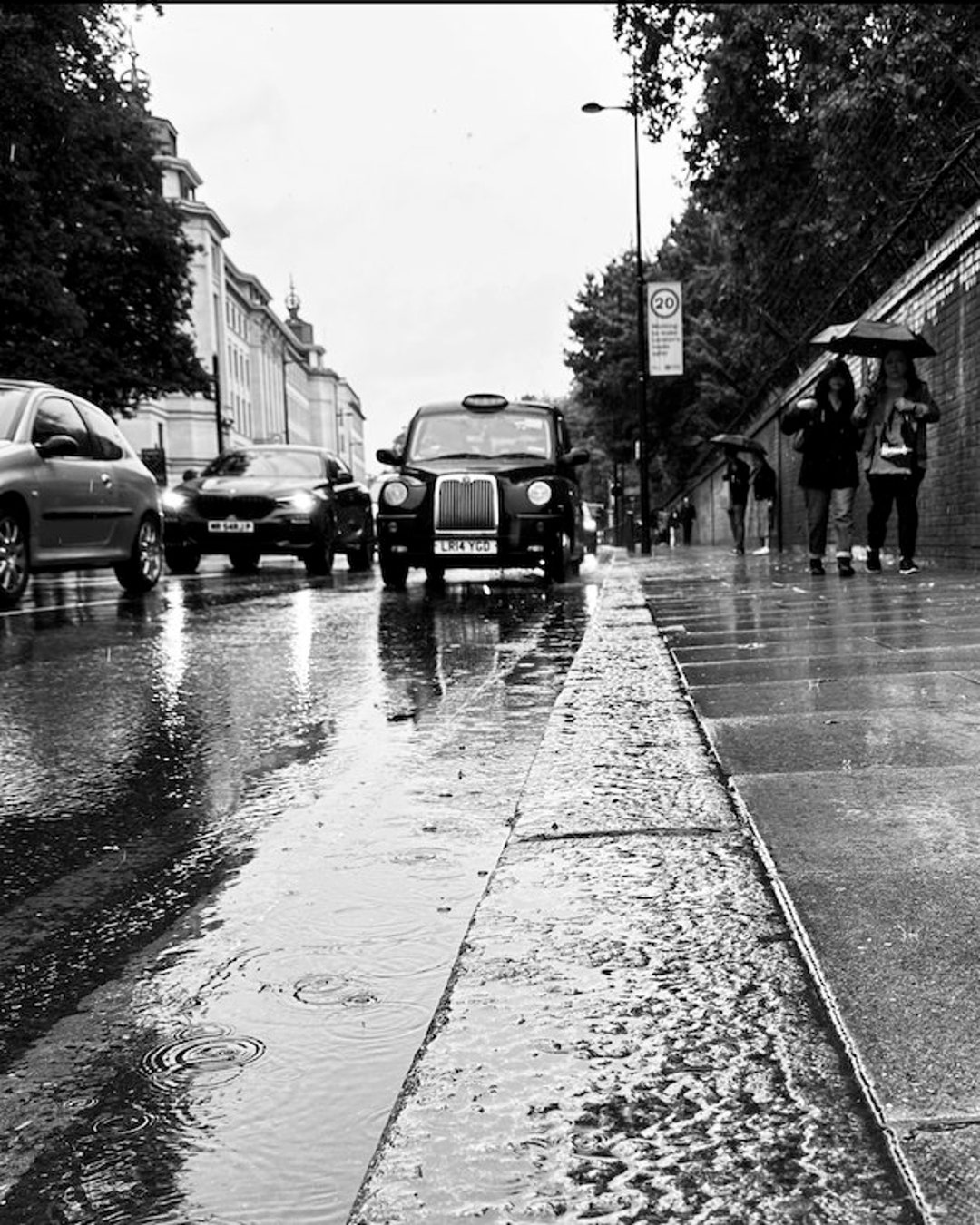 London Black Cab in the Rain, Famous Iconic Black and White Wall Décor ...