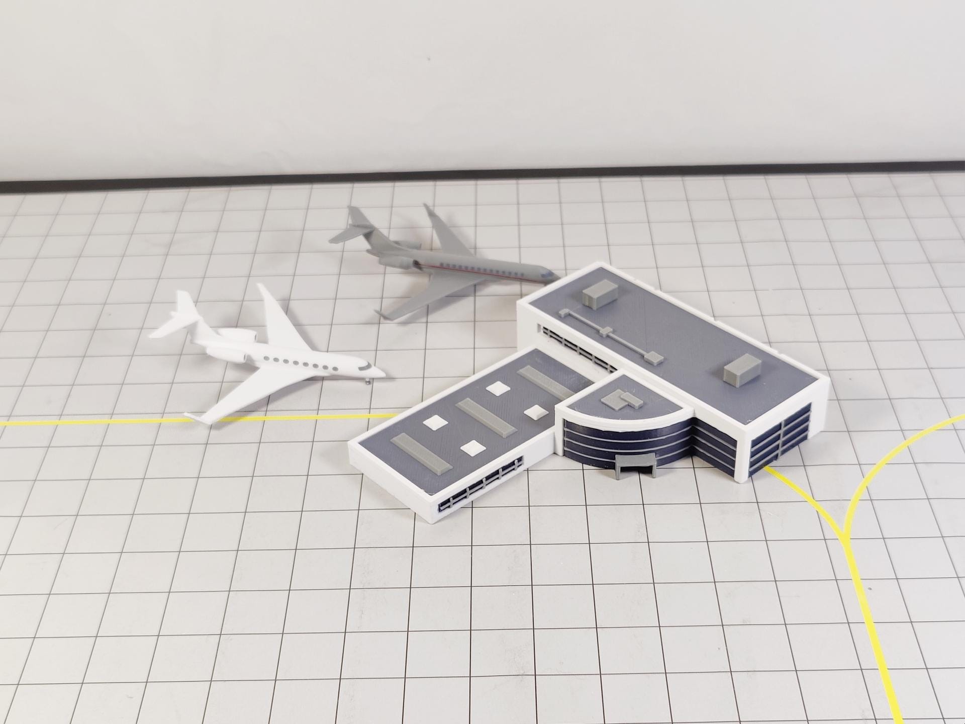AIRPORT FBO Business Jet Terminal + Hangar Aircraft Building Diorama 1: ...