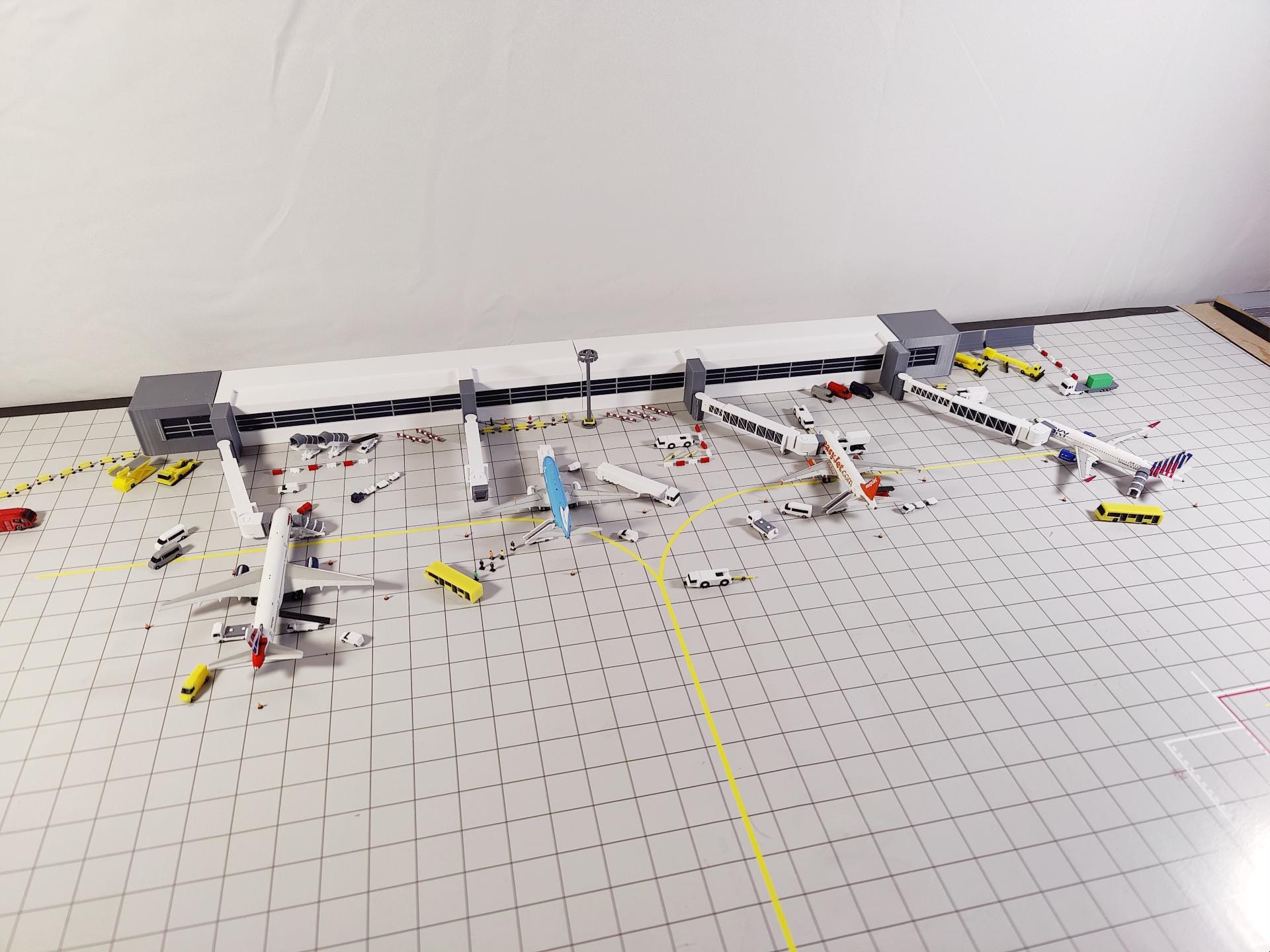 REGIONAL AIRPORT TERMINAL Building + Extending Bridges Model 1:400 ...