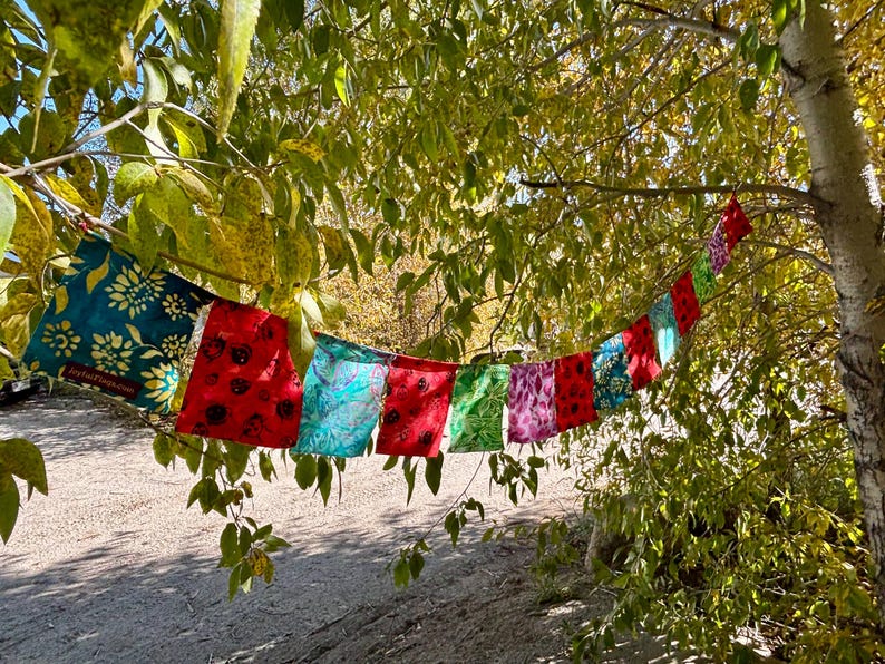 Lady Bug and Leaf Outdoor Prayer Flags With Bright Red, 6ft Long 4”x5 ...