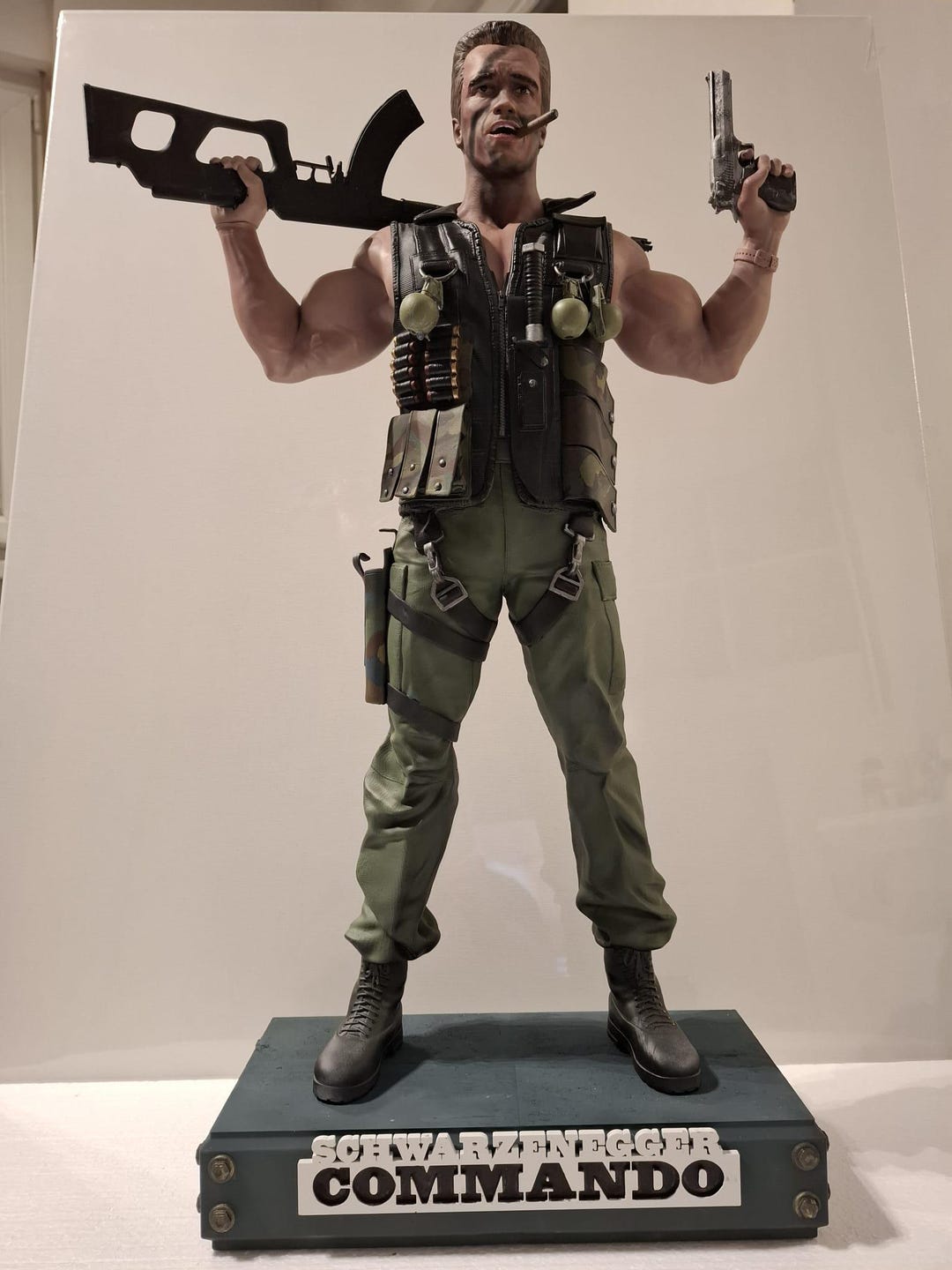 Commando - John Matrix (arnold Schwarzenegger) Statue, 1/3 Scale, 63x40 ...
