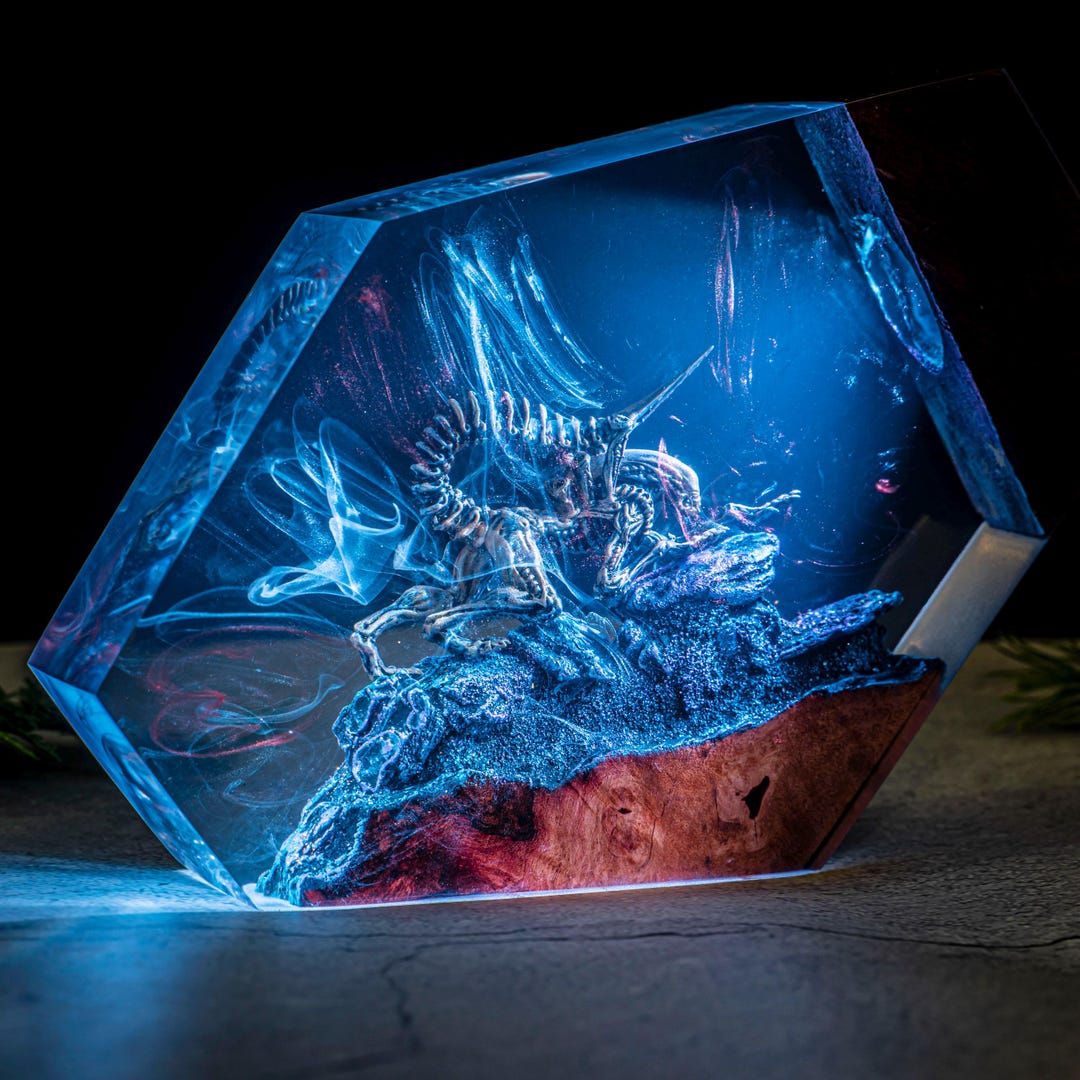 Xenomorph Resin Lamp, Monster Xenomorph Handmade Night Light, Alien ...