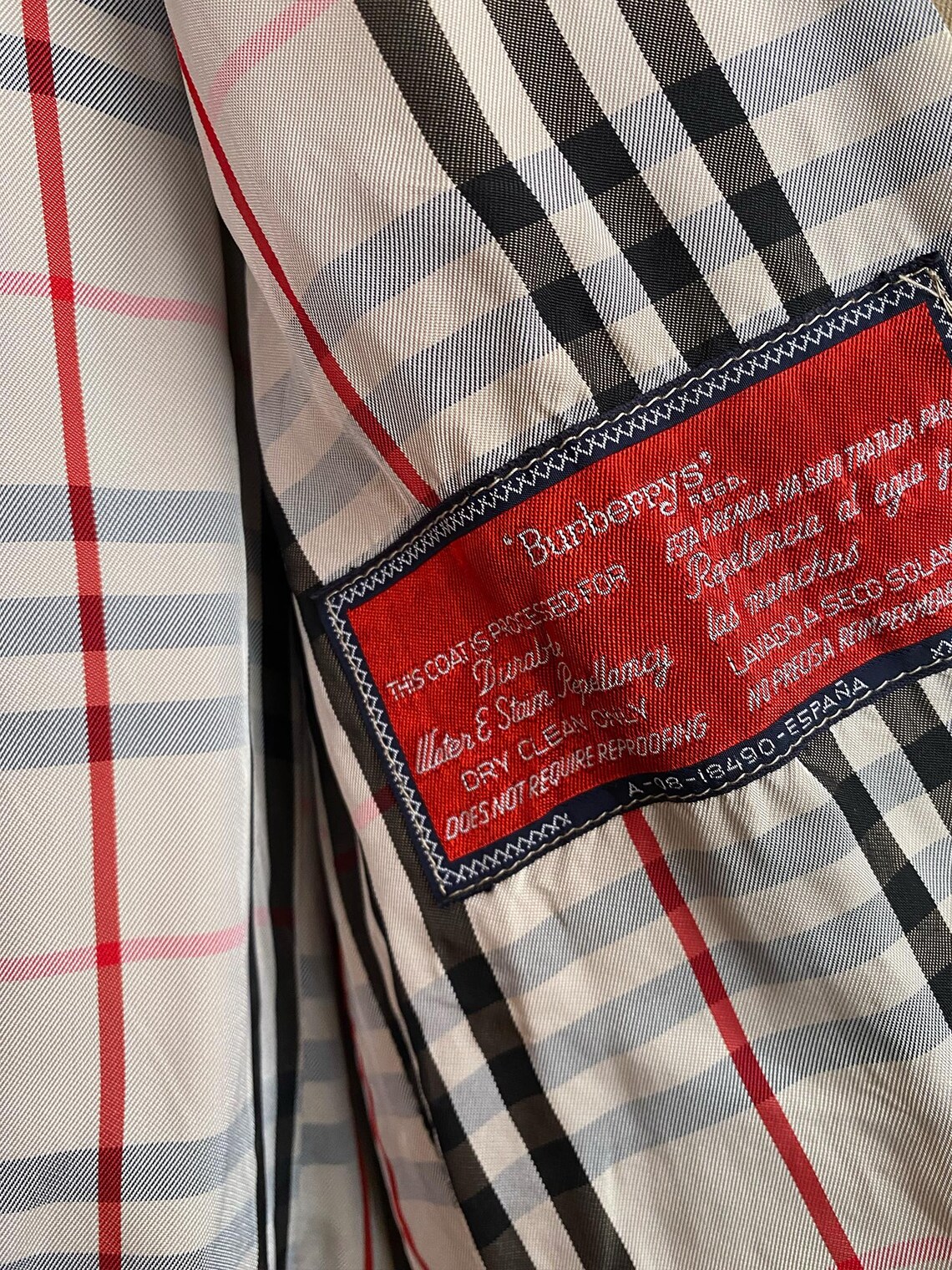 Burberry Vintage Oversized Unisex Trench Coat. Vintage Beige Trench Coat, Size L. Burberry Gifts ...