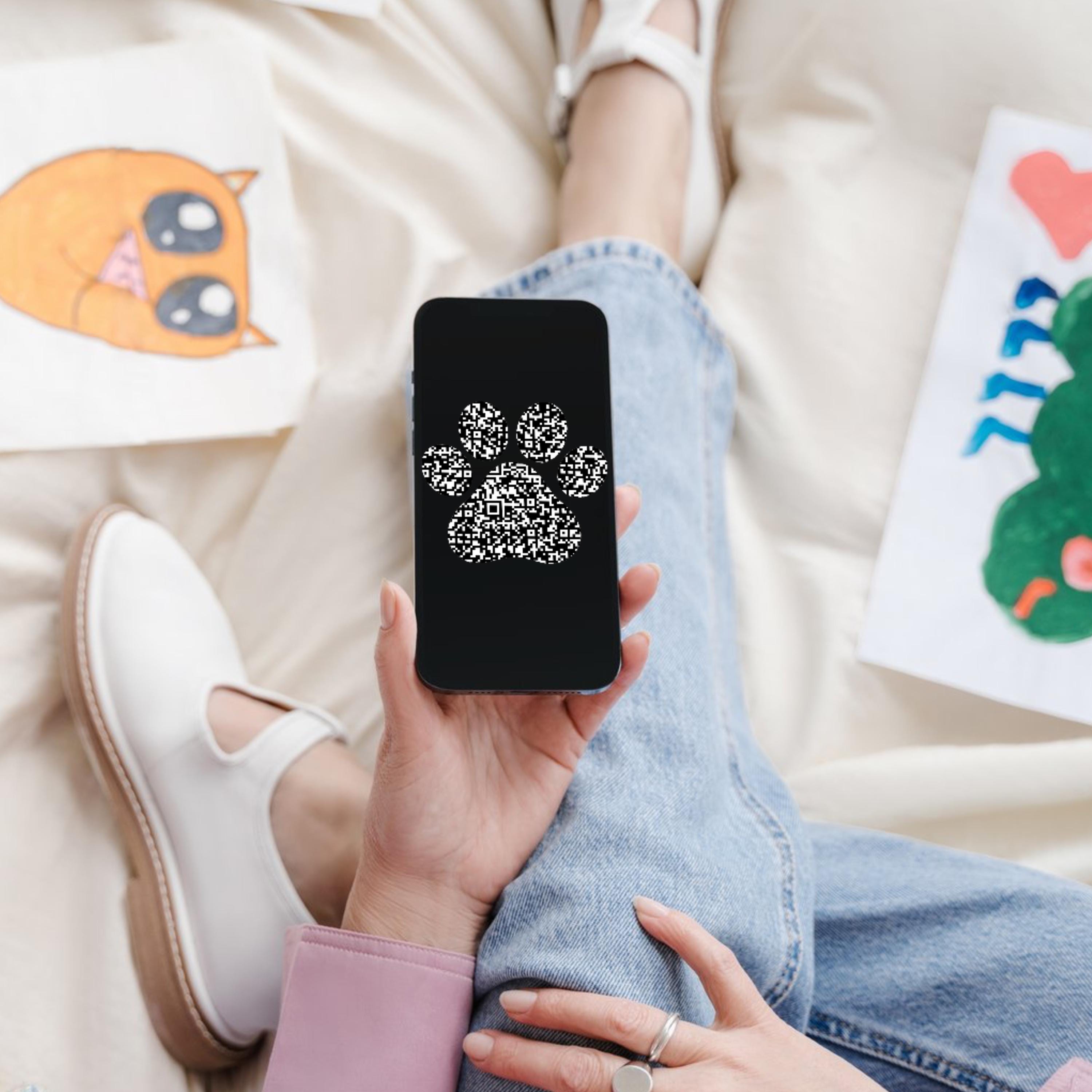 Paw Shaped Custom QR Code in Paw Shape, Personalized Printable Qr Code ...