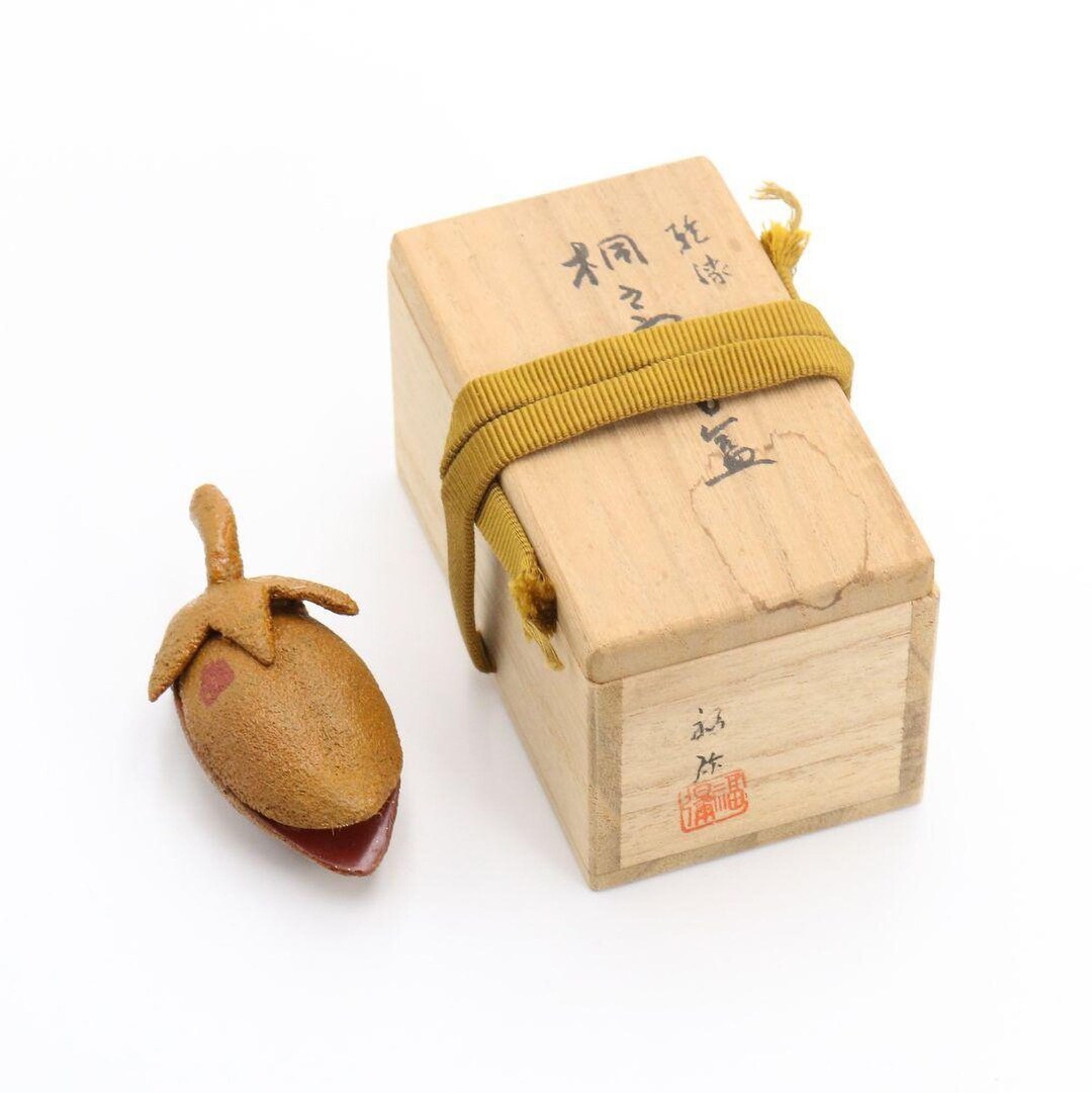 Japanese Incense Container, Kirinomimi (paulownia Seeds), Dry-lacquered ...