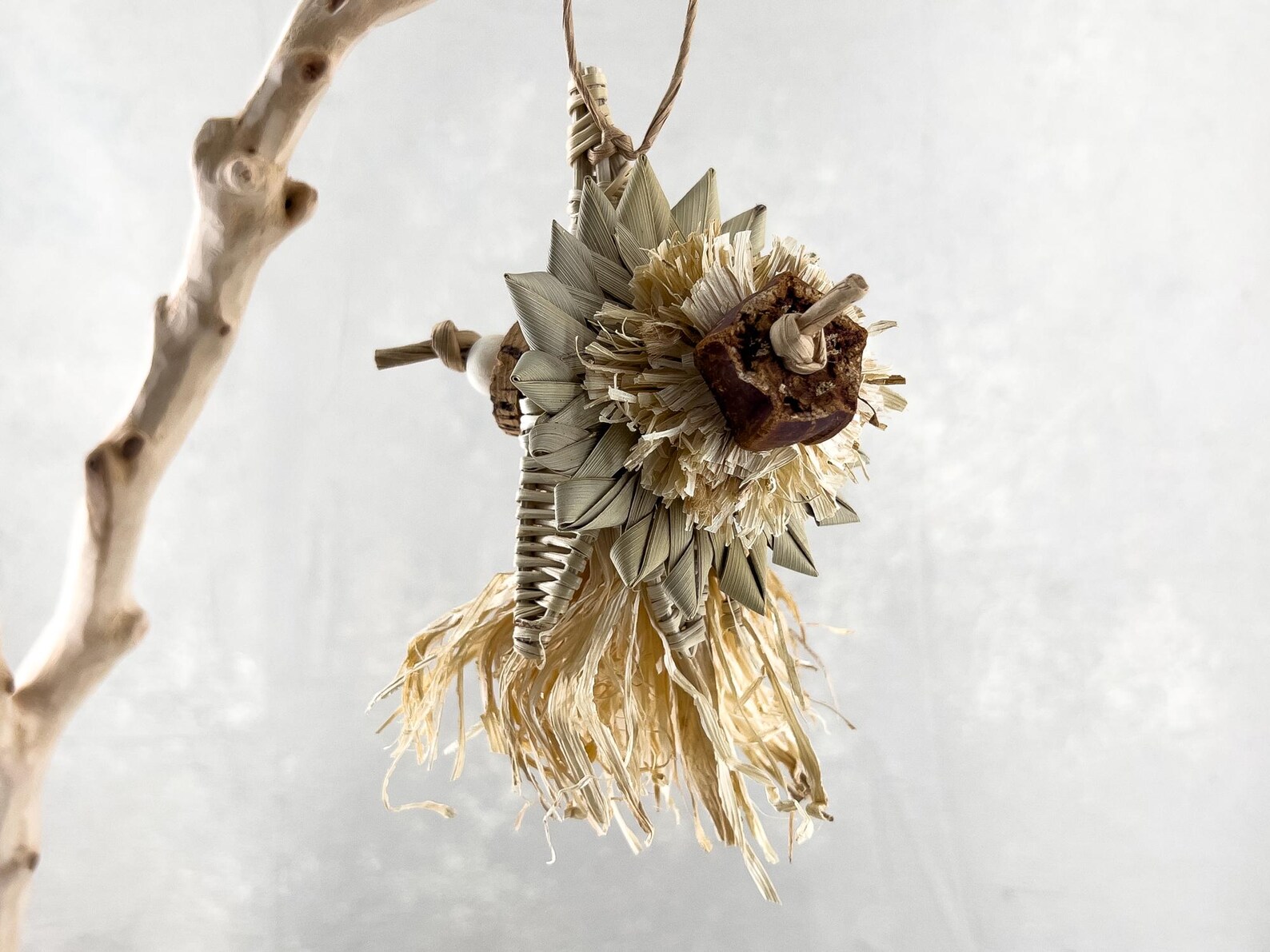 Crazy Daisy - Natural Grass Chew Toy for Small and Medium Sized Birds ...