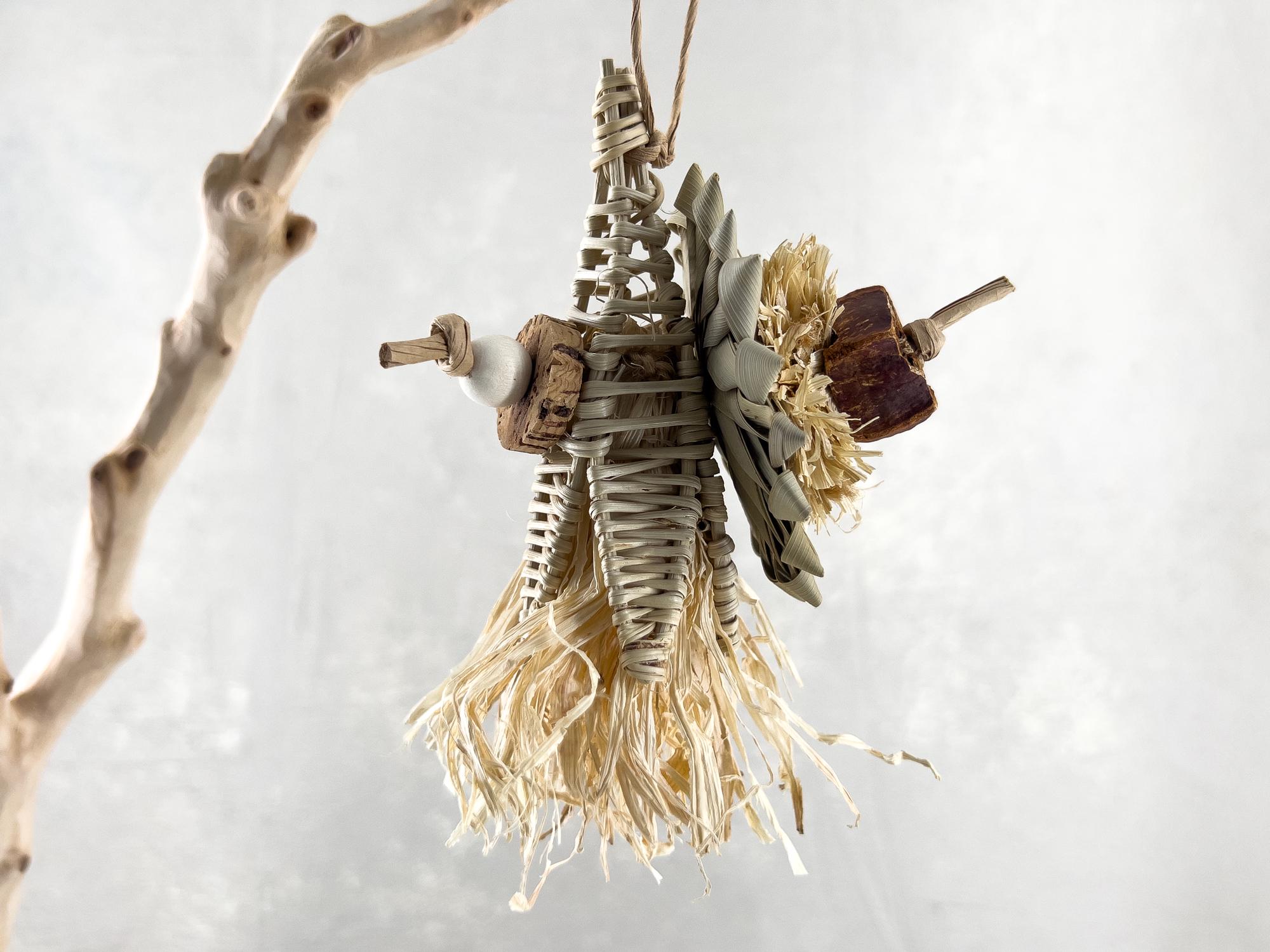 Crazy Daisy - Natural Grass Chew Toy for Small and Medium Sized Birds ...