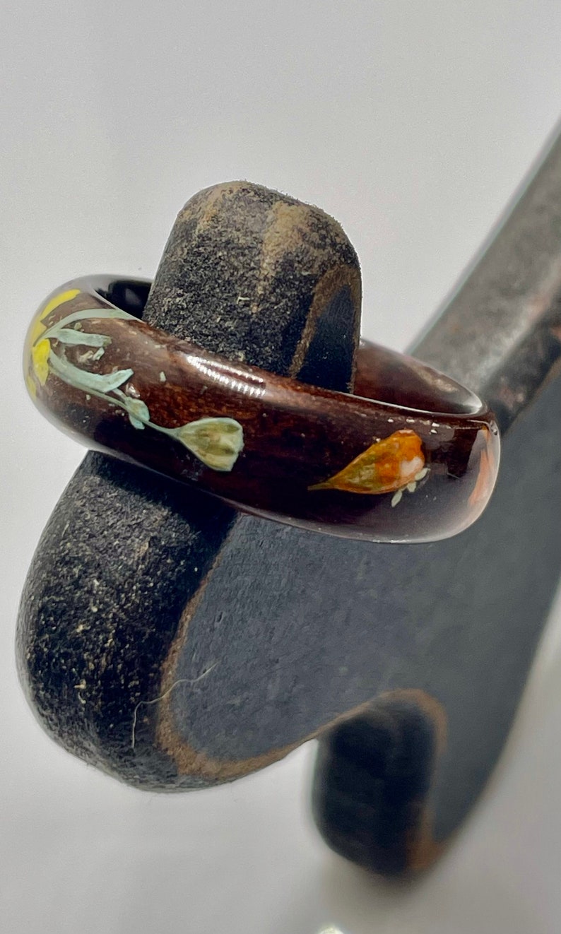 Floral Fusion: Handcrafted Dark Oak Bentwood Ring With Dried Flowers - Etsy